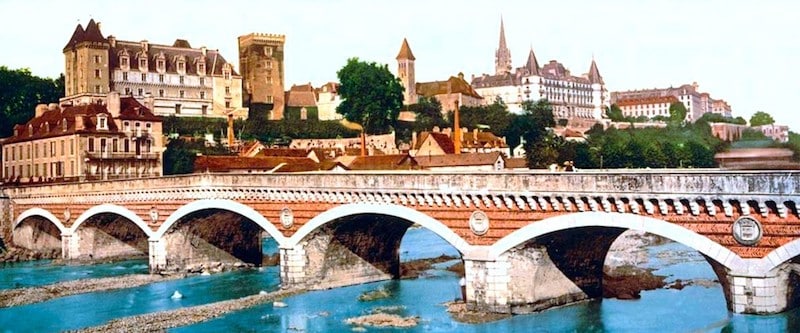 Hire a private jet to and from Pau Airport Pyrenees - AEROAFFAIRES