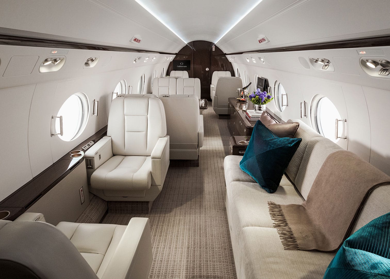 Gulfstream G550 Private Jet Hire - AEROAFFAIRES