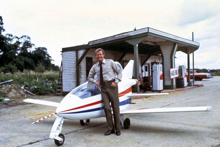 James Bond's private jets and helicopters - AEROAFFAIRES